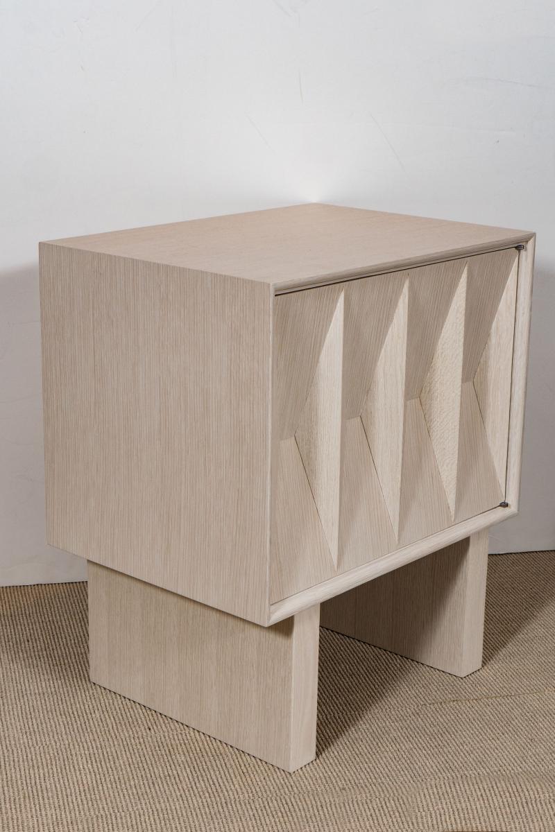 Appel Modern - Pair of sculpted front night stands in light cerused oak ...