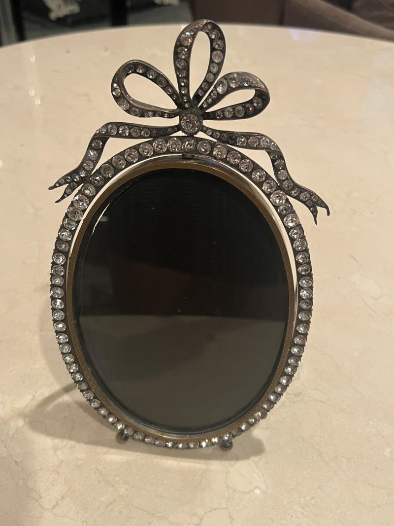 ANTIQUE FRENCH PASTE BOW DESIGN OVAL FRAME