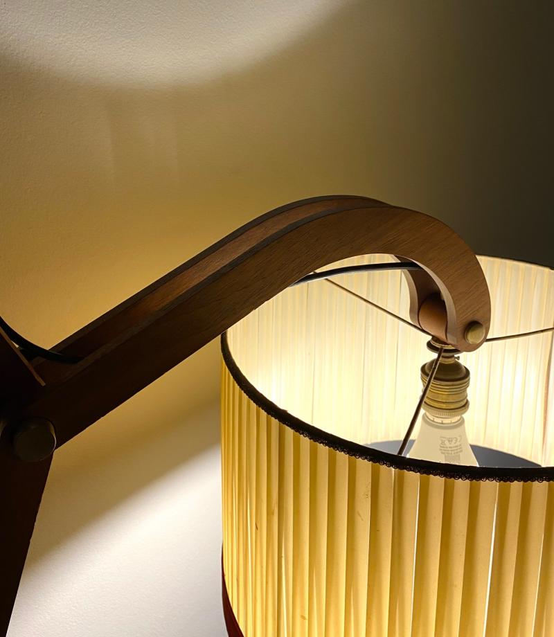 Amazingly Large Extensible Wall Light