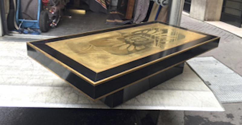 Contemporary Big Coffee Table in Black Lacquer and Bronze Engraved Top