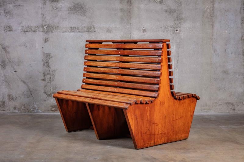 DOUBLE SIDED BENCH