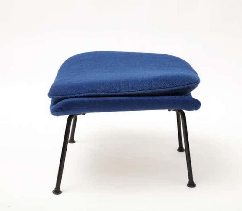 Eero Saarinen - Early Eero Saarinen Knoll Womb Chair, Blue Upholstery ...