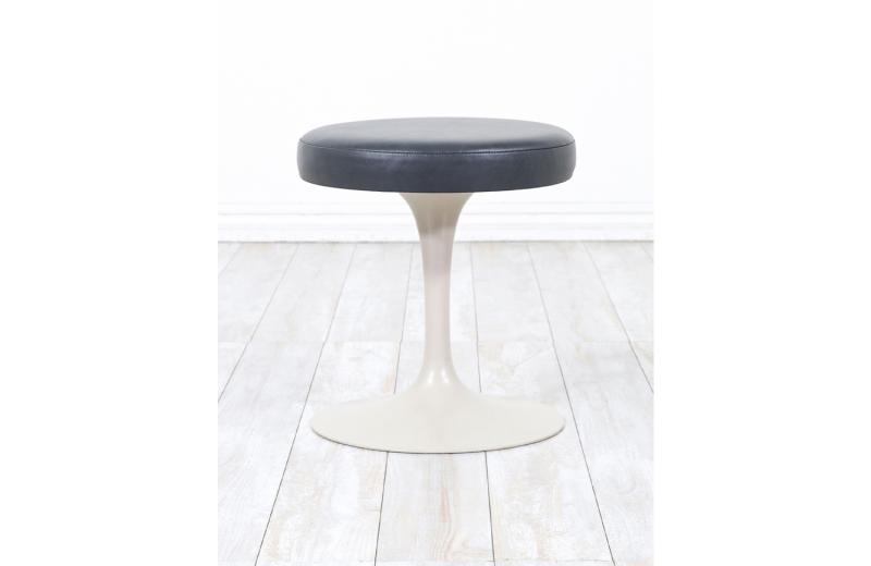 Eero Saarinen - Vintage Eero Saarinen Tulip Stool with Grey Leather for ...