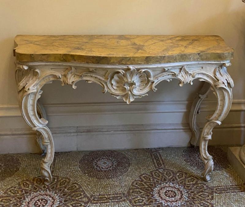 Elegant Fine Italian 18th Century White Painted Console Tables Roma 1750