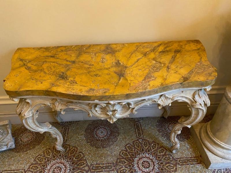 Elegant Fine Italian 18th Century White Painted Console Tables Roma 1750