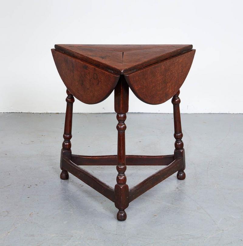 Handkerchief Cricket Table