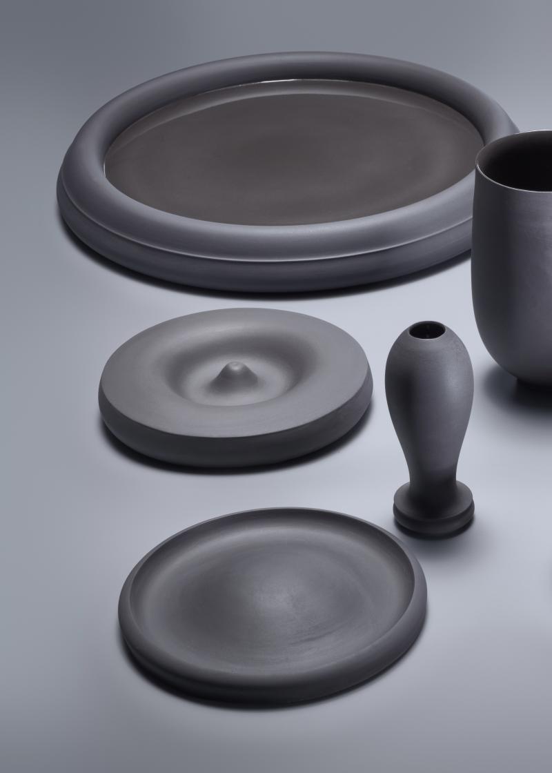 Hozan Zangana - Hozan Zangana Haft Sin porcelain tableware in dark earth