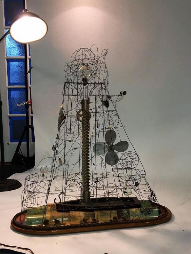 INCREDIBLE BIZARRE ARTIST SIGNED WIRE SHIP SCULPTURE RADIO