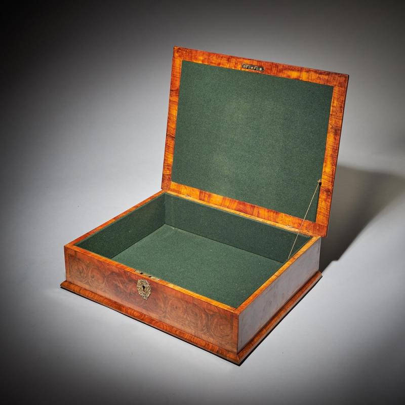 Large William and Mary 17th Century Inlaid Olive Oyster Lace Box