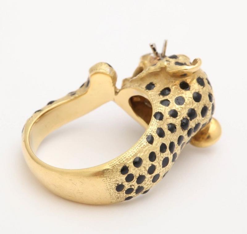 Leopard 18 kt Gold Ring with Diamond Whiskers and Ruby Eyes