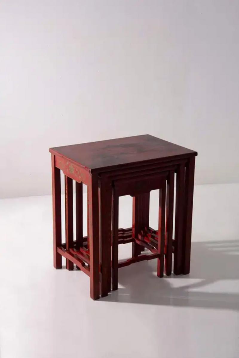 Red lacquered Chinese Quartetto table nest 19-20th century