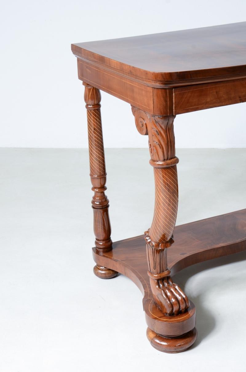 Refined turned, threaded and carved legs with elegant feral feet. Top