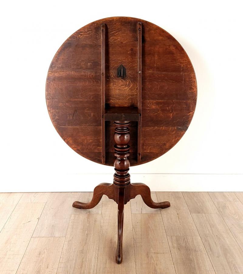 Round Regency Period Mahogany Tea Table, England circa 1810