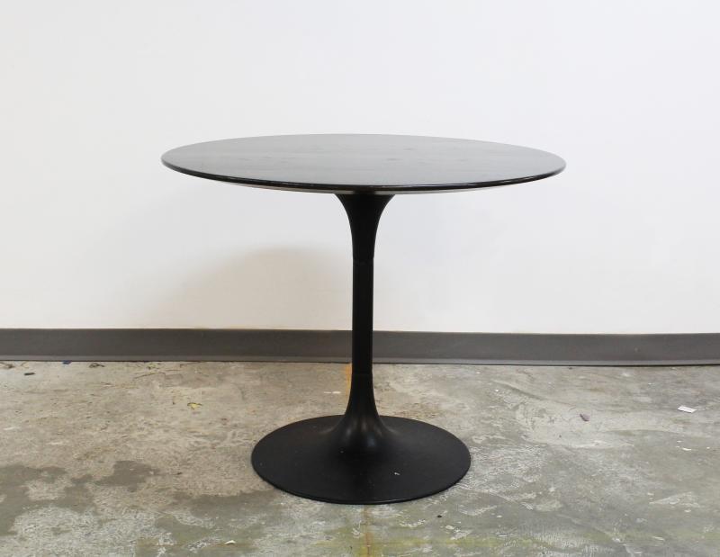 Saarinen Style Table