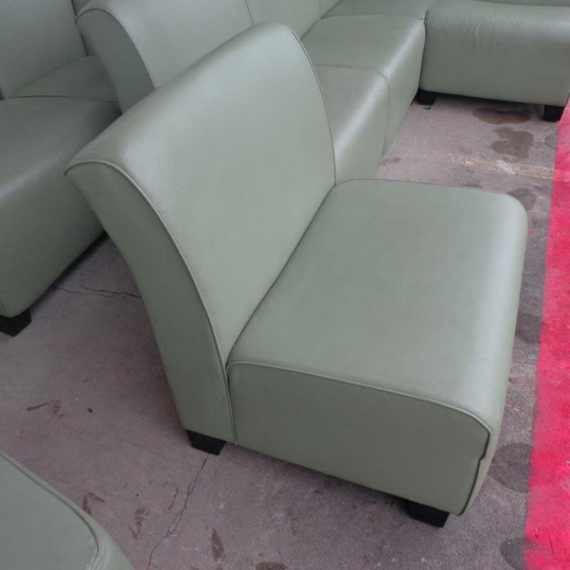 Steelcase Co. (1917) - 1 Steelcase Modular Seating Group Lounge