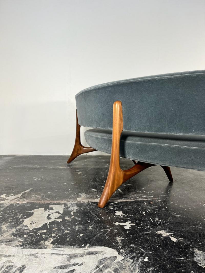 Vladimir Kagan - Floating Seat and Back Sofa in Mohair by Vladimir Kagan