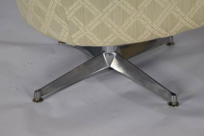 Ward Bennett - Pair of Ward Bennett Style Swivel Lounge or Office ...