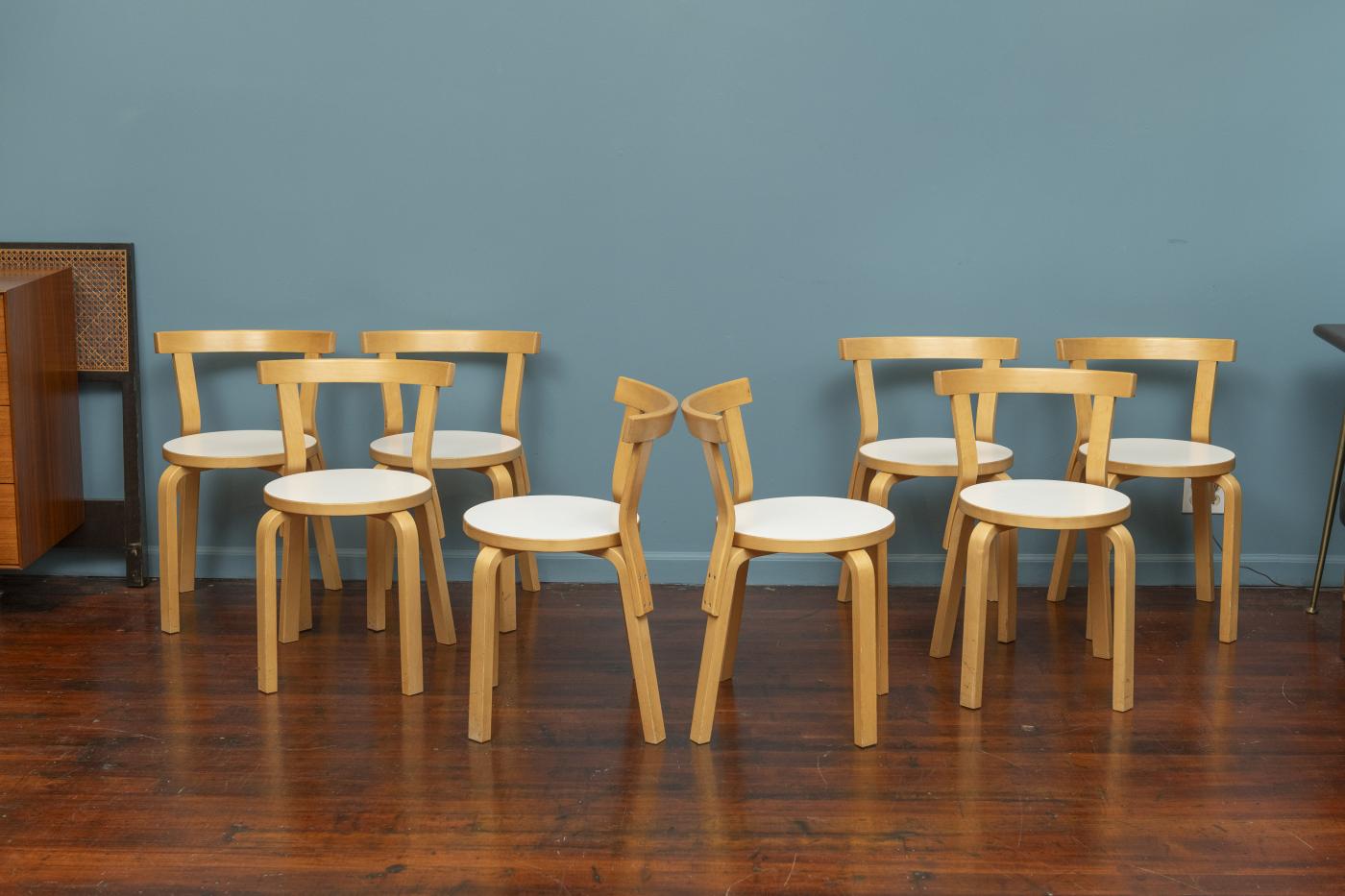 Alvar Aalto Re Edition - Alvar Alto Model 68 Dining Chairs