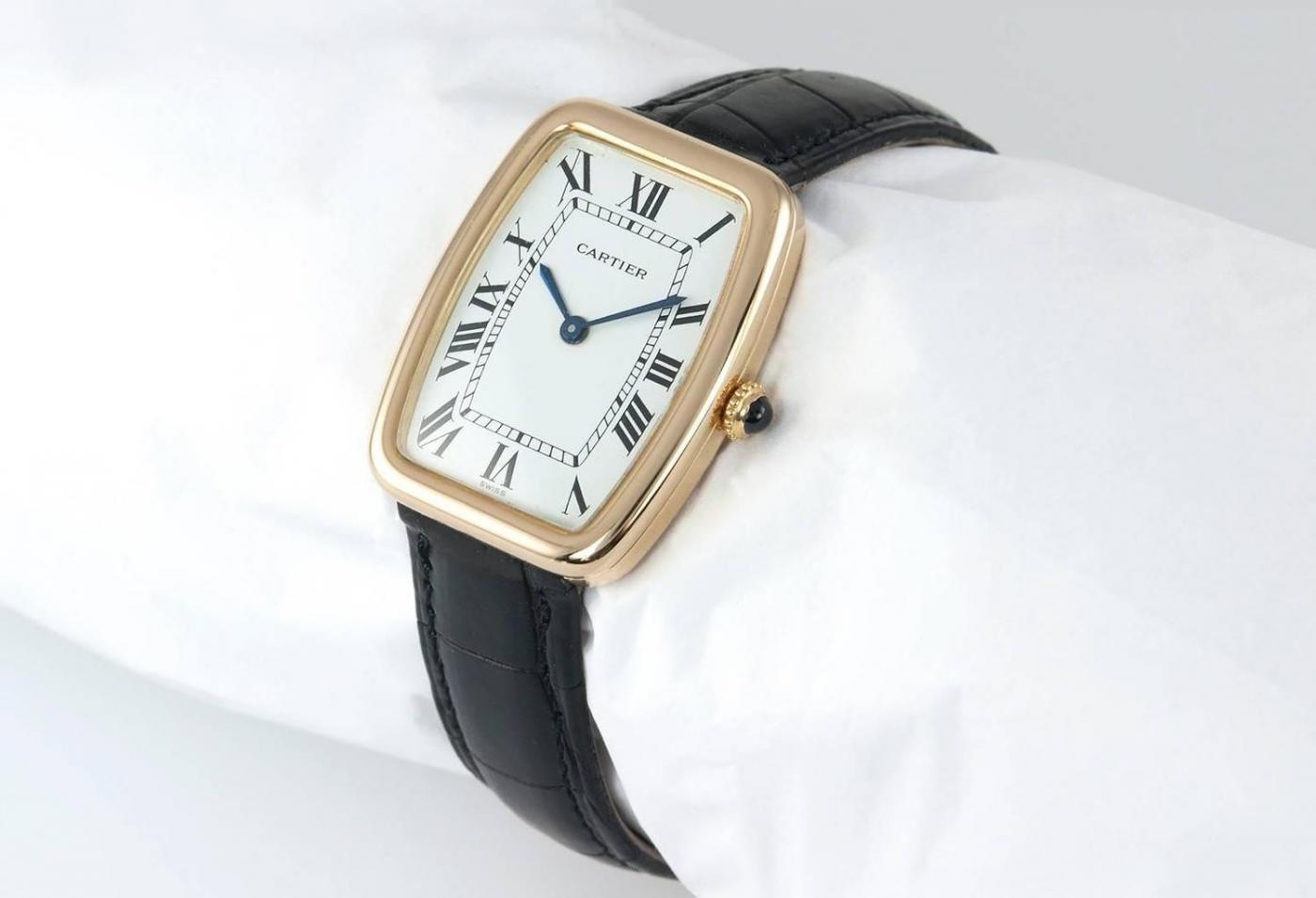 Cartier - CARTIER LARGE "SQUARE INCURVEE" 18K GOLD WRISTWATCH, CIRCA 1980S