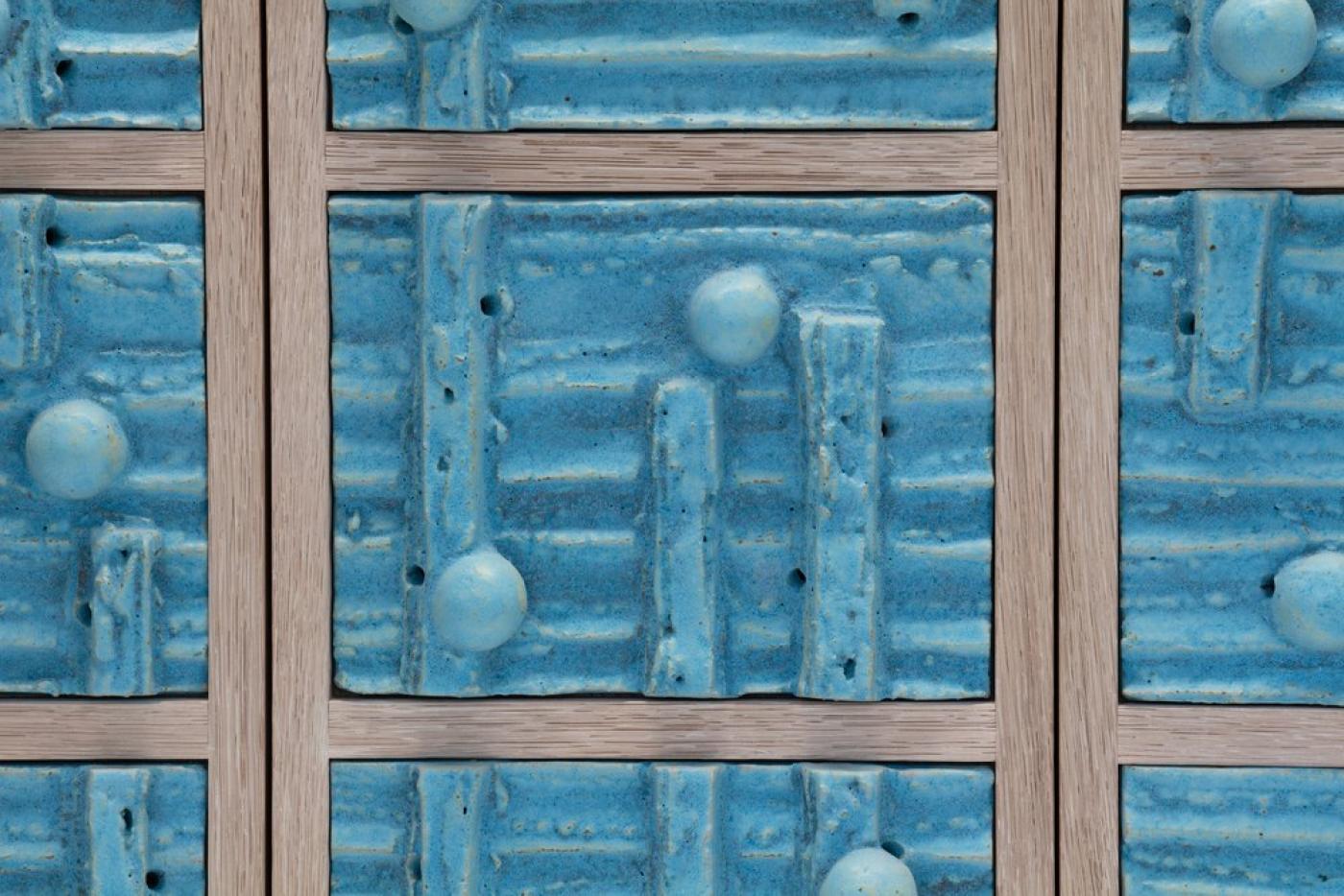 Chapter & Verse - Peter Lane Clay TV Lift