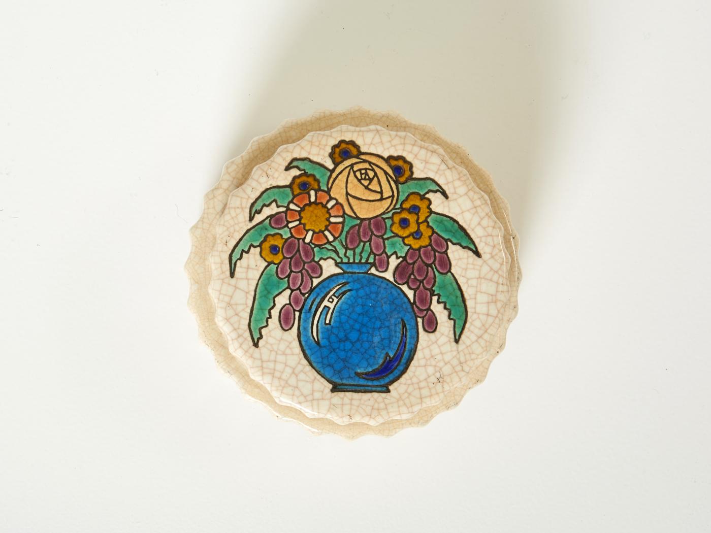 Faïenceries et Emaux de Longwy - Large round flowers cream Art deco box ...