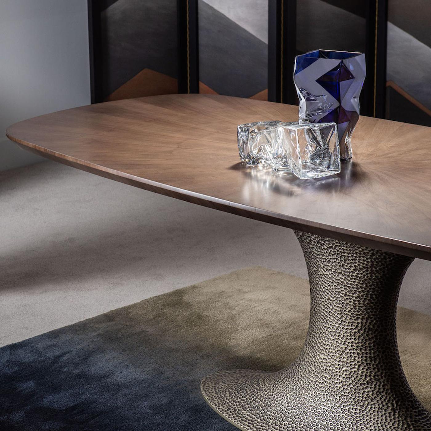HAMILTON CONTE - INES TONNEAU | DINING TABLE