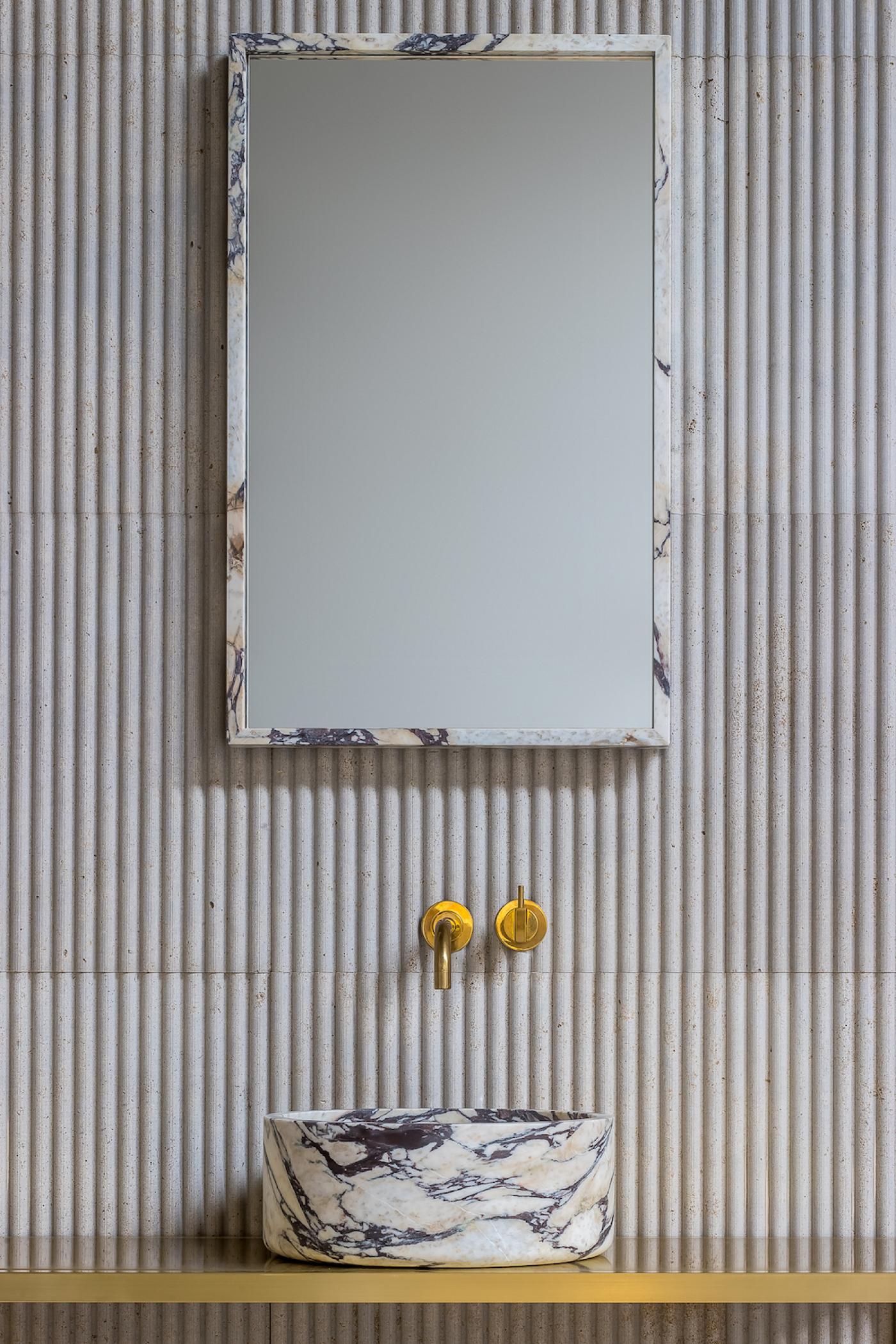 IL GRANITO - VICTORIA | MIRROR