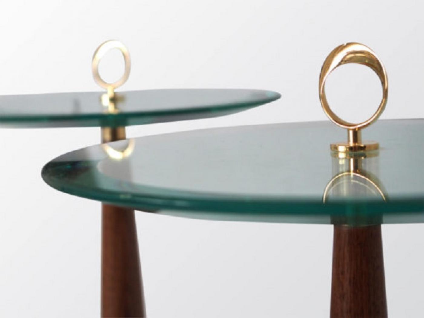 ILIAD DESIGN - Moebius Table