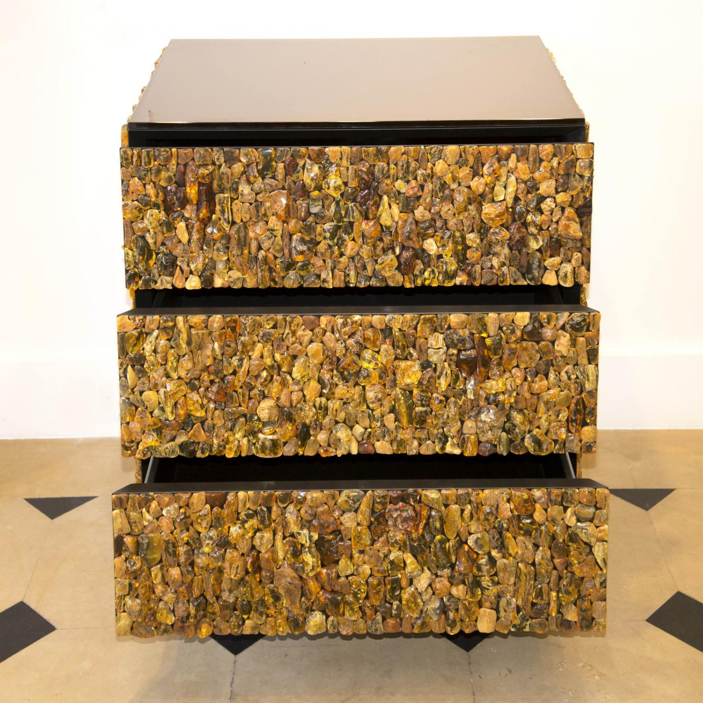 Kam Tin - Amber chest by KAM TIN