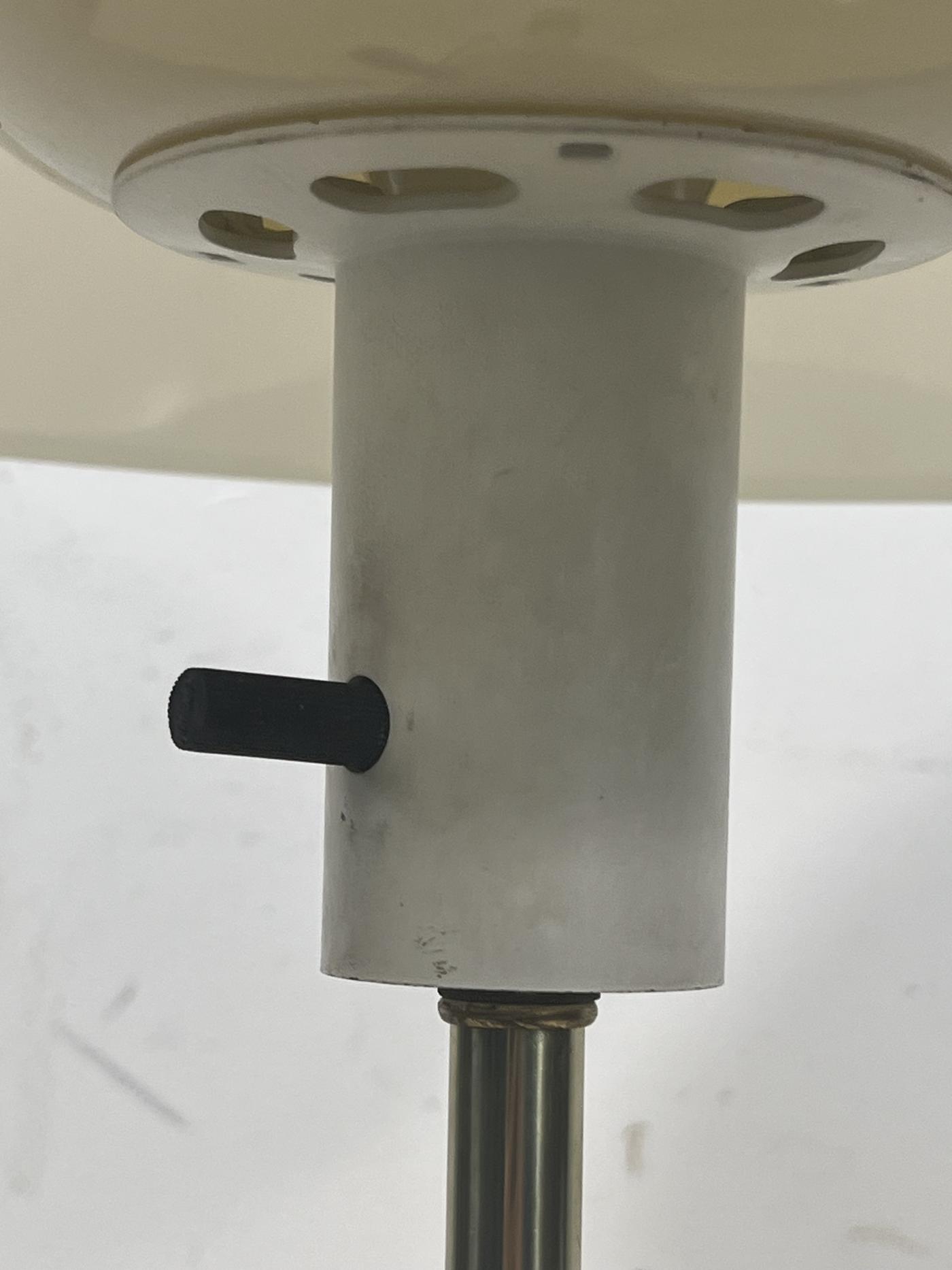 Lightolier - MODERN LIGHTOLIER LAMP