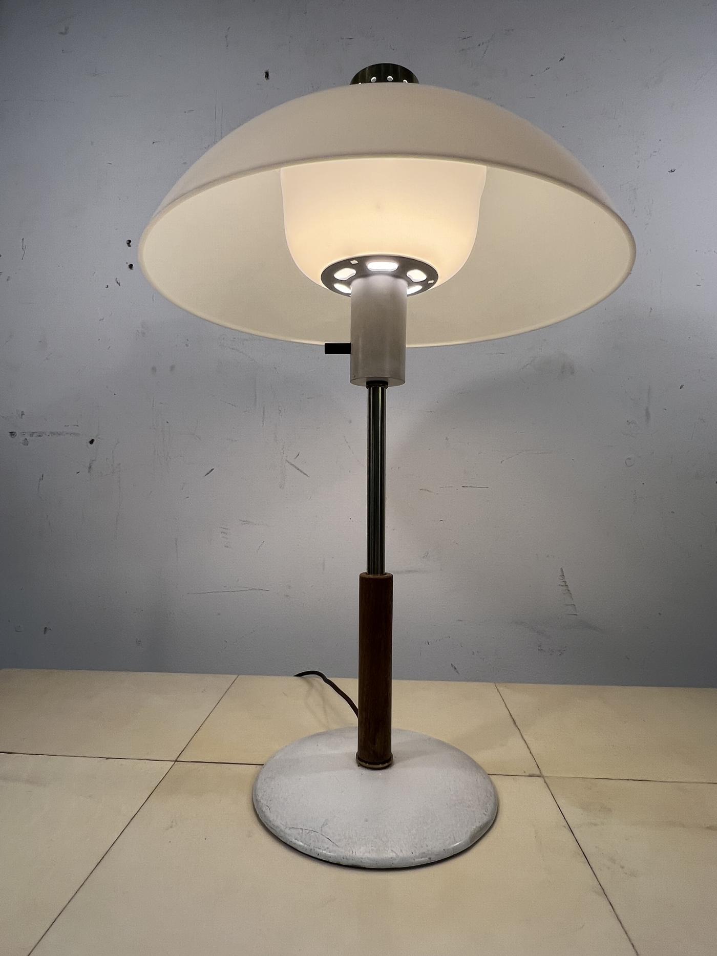 Lightolier - MODERN LIGHTOLIER LAMP