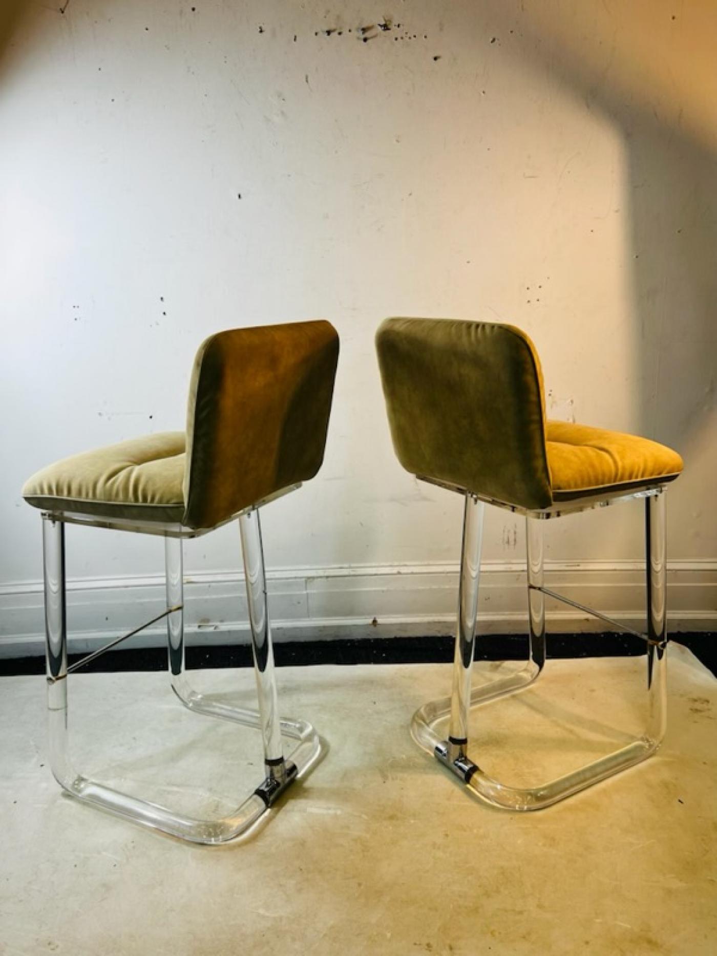 Lion in Frost - SUITE OF FOUR EXCEPTIONAL LUCITE BAR STOOLS SIGNED LION ...