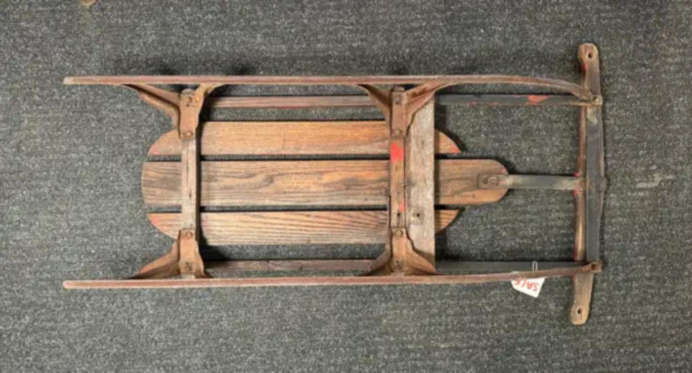 Disney Studios - Mickey Mouse, flexible flyer sled