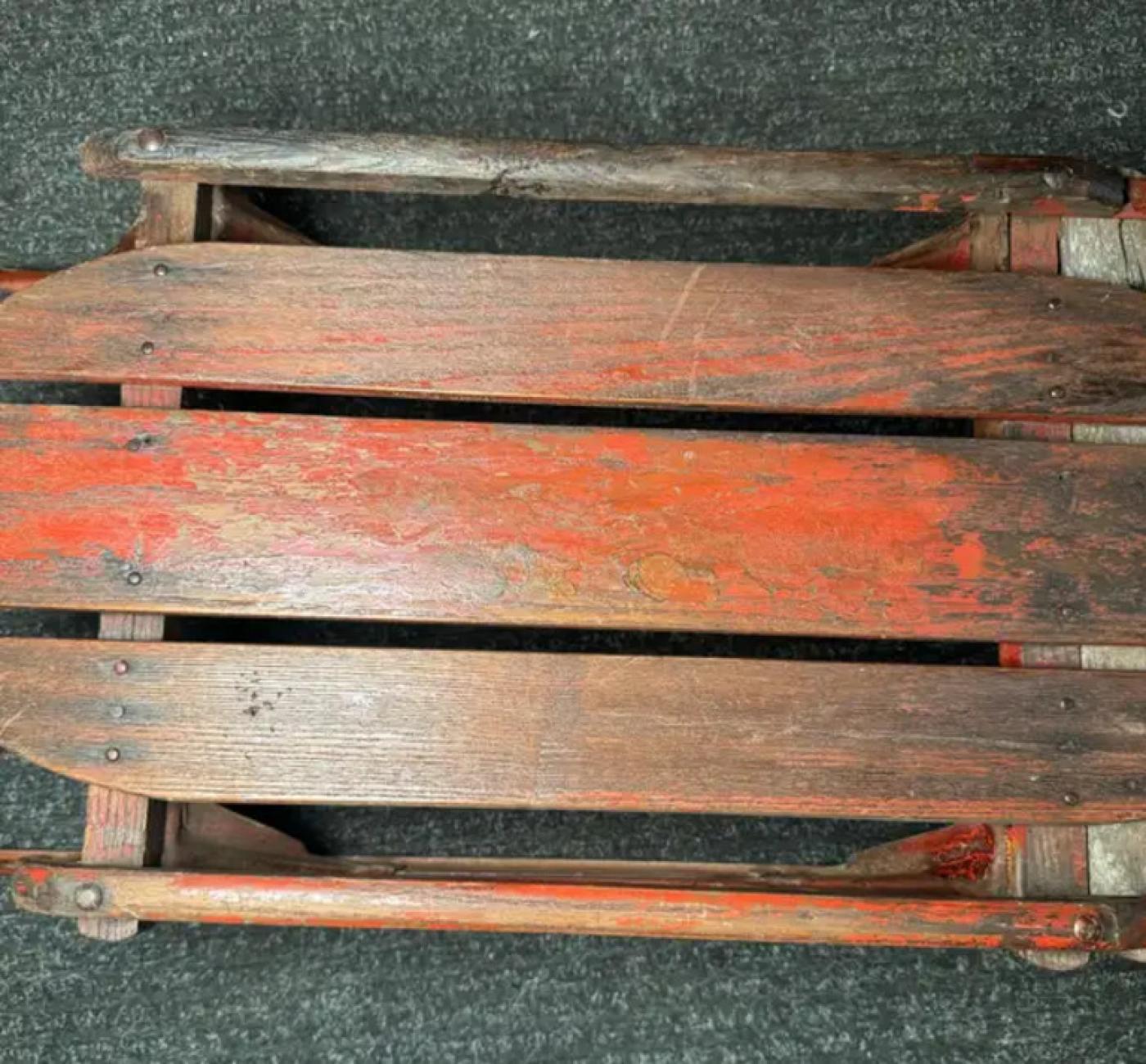 Disney Studios - Mickey Mouse, flexible flyer sled