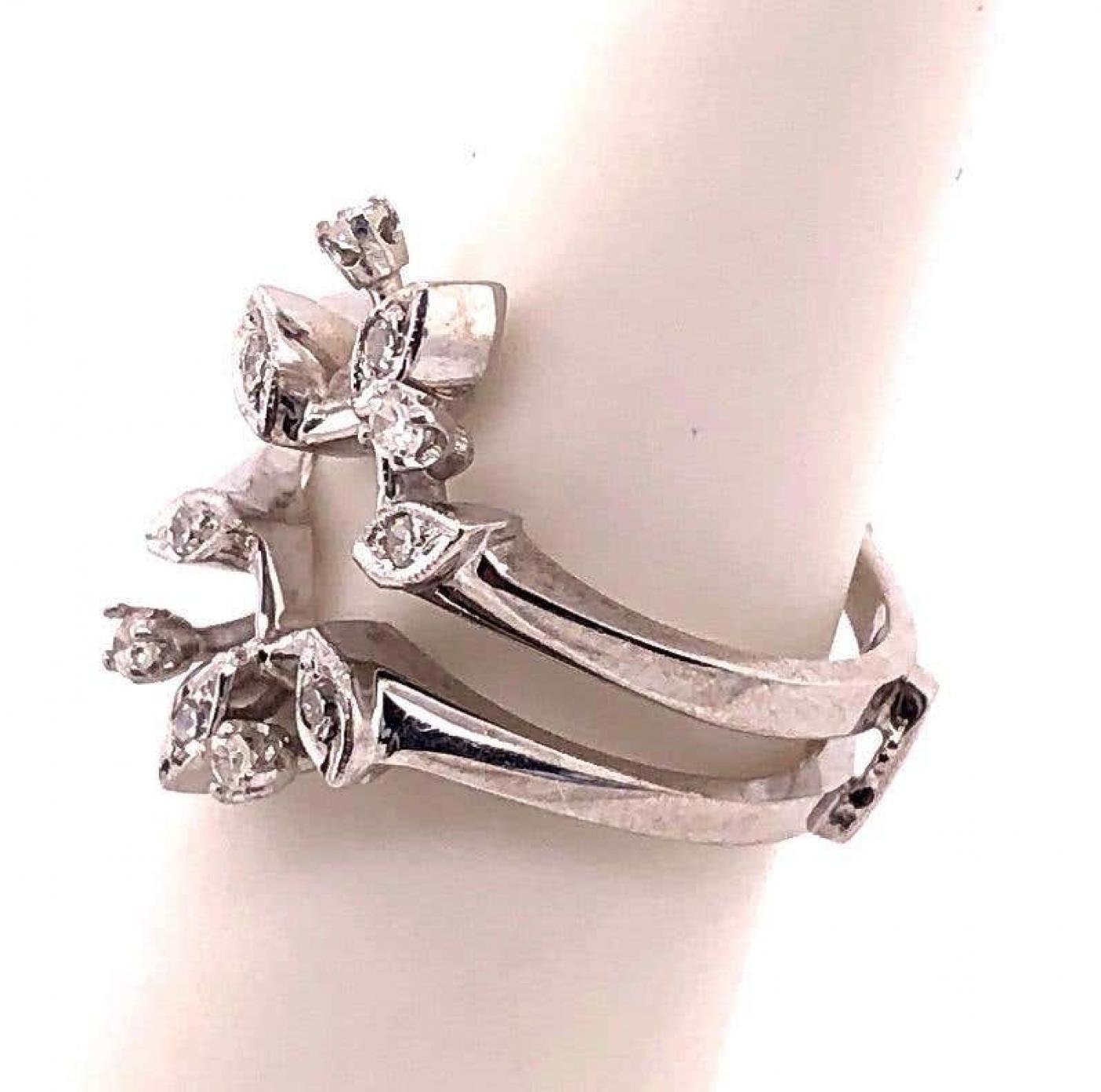 14 Karat White Gold Interlocking Engagement Ring Guard