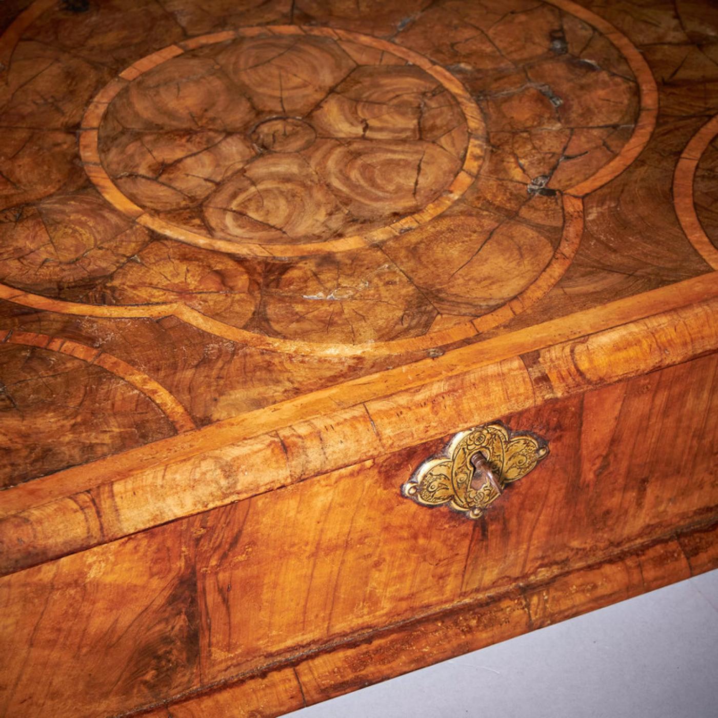 17th Century William and Mary Olive Oyster Lace Box, Circa 1680-1700
