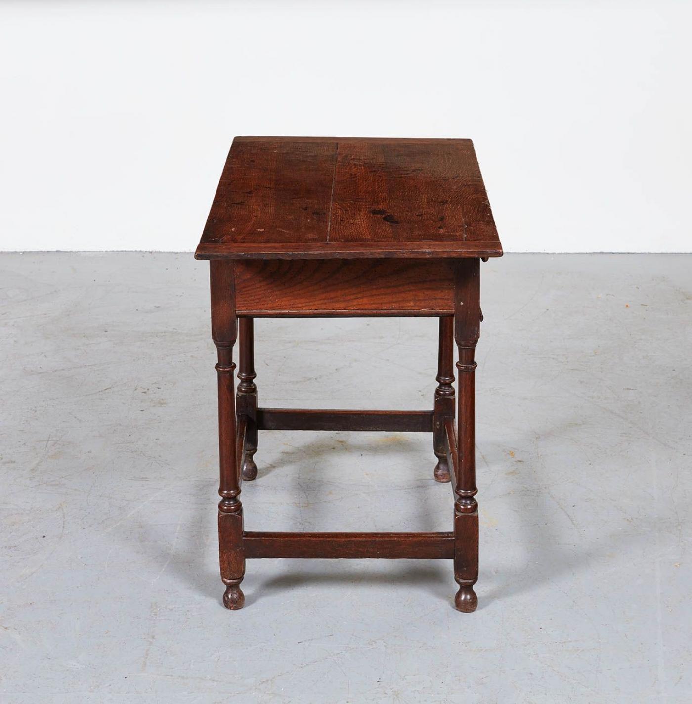 17th c. English Oak Table