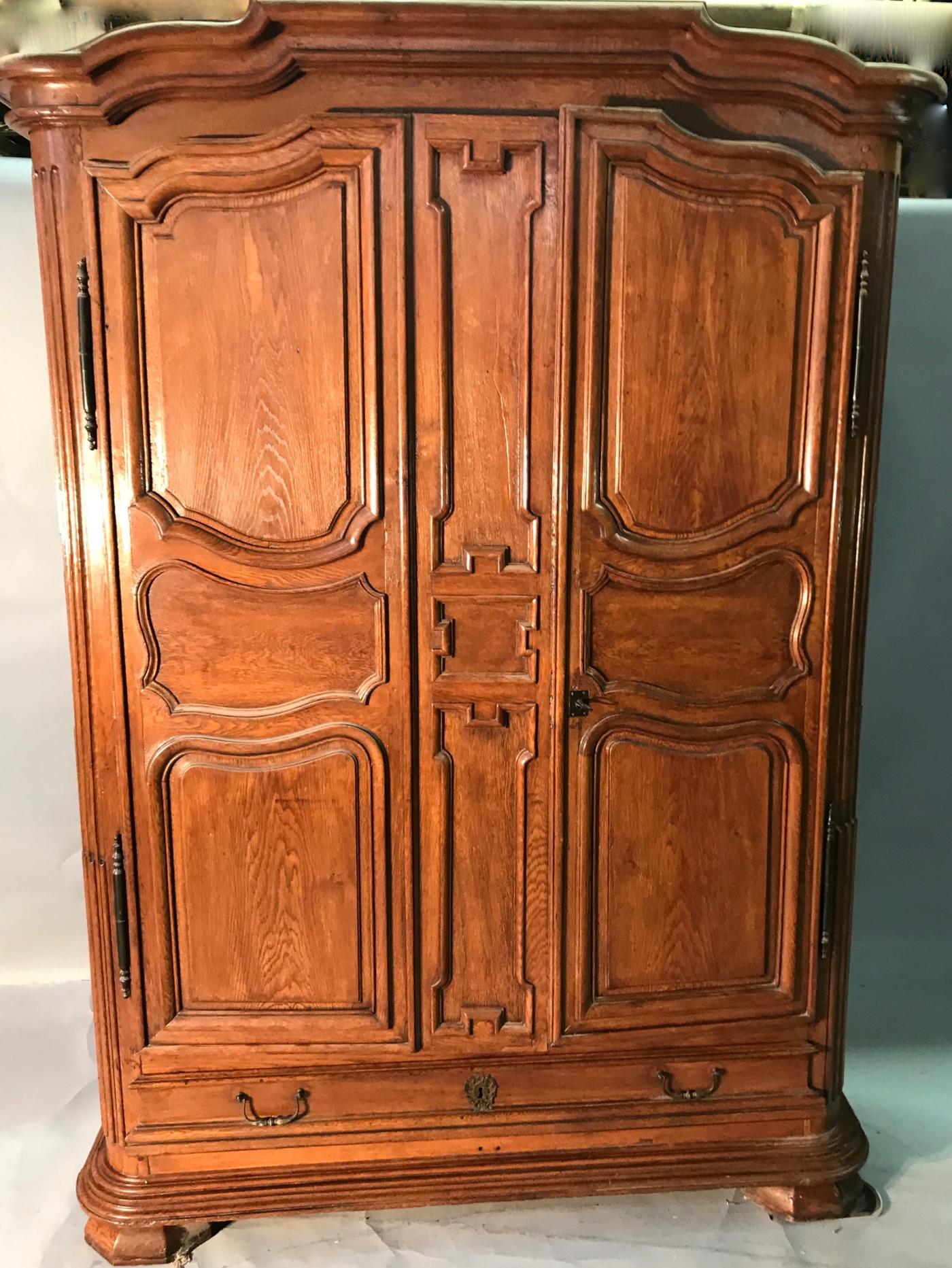 1820's ITALIAN OAK ARMOIRE