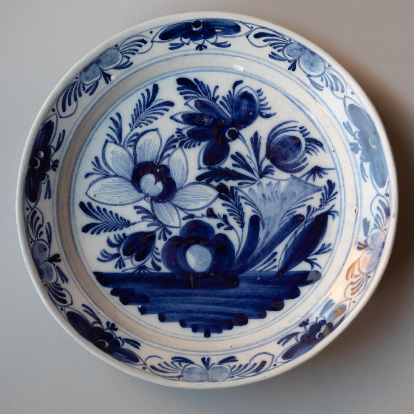 18TH CENTURY DELFT FAIENCE PLATE