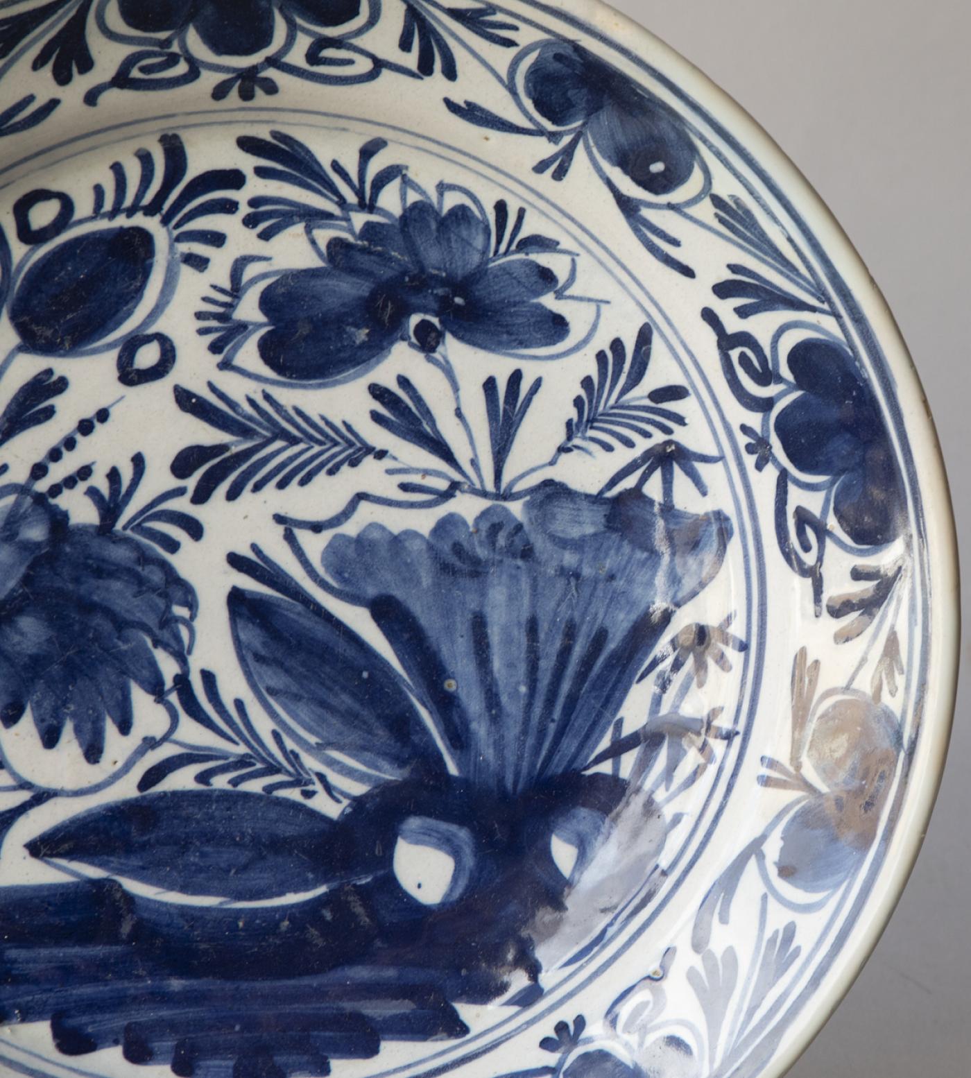 18TH CENTURY DELFT FAIENCE PLATE