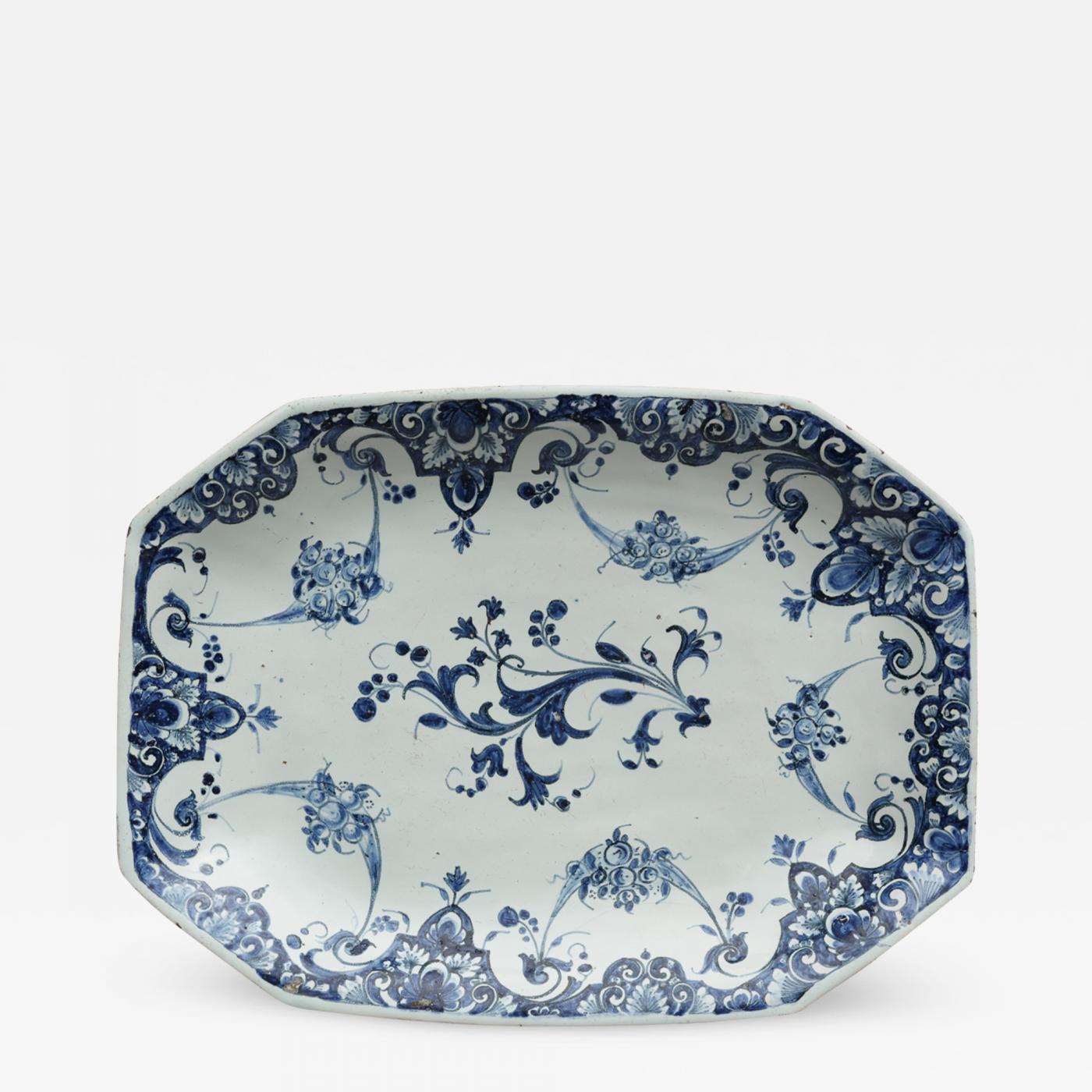 18TH CENTURY OCTAGONAL PLATE RAISED ON A RAISED BASE FAÏENCE DE LILLE