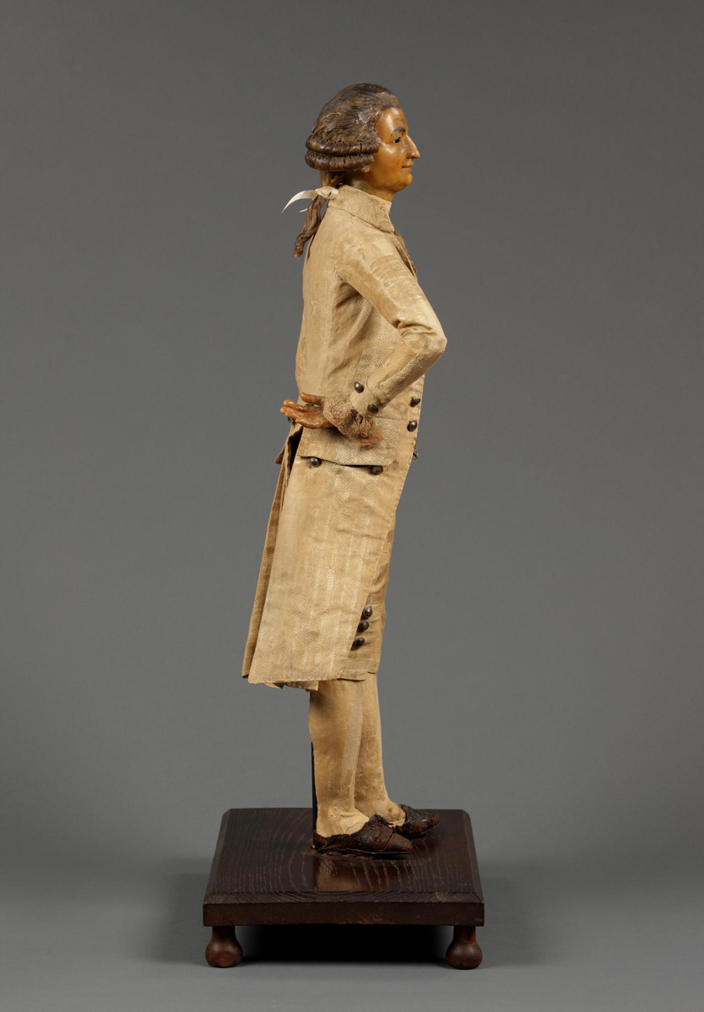 9915 AN EXTREMELY RARE PAIR OF WAX SCULPTURES OF GENTLEMEN