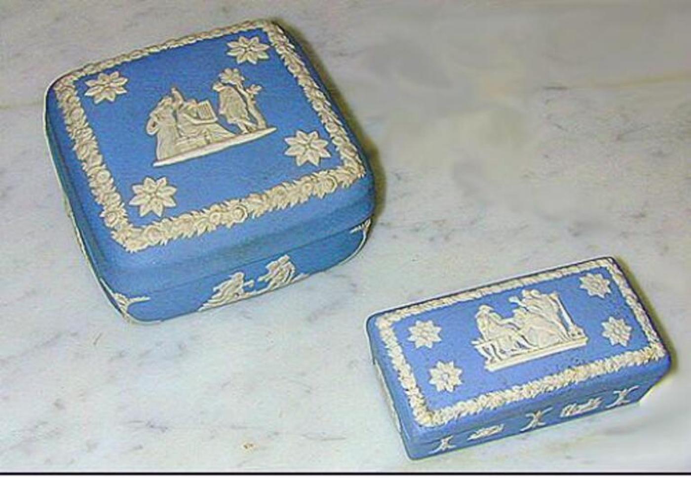 Wedgwood - A Fine Set of 19th Century English Wedgwood Blue and White ...