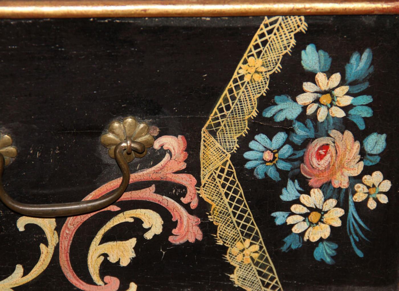 A Highly Rare 18th Century Venetian Rococo Cassettone Piccolo (Lowboy)