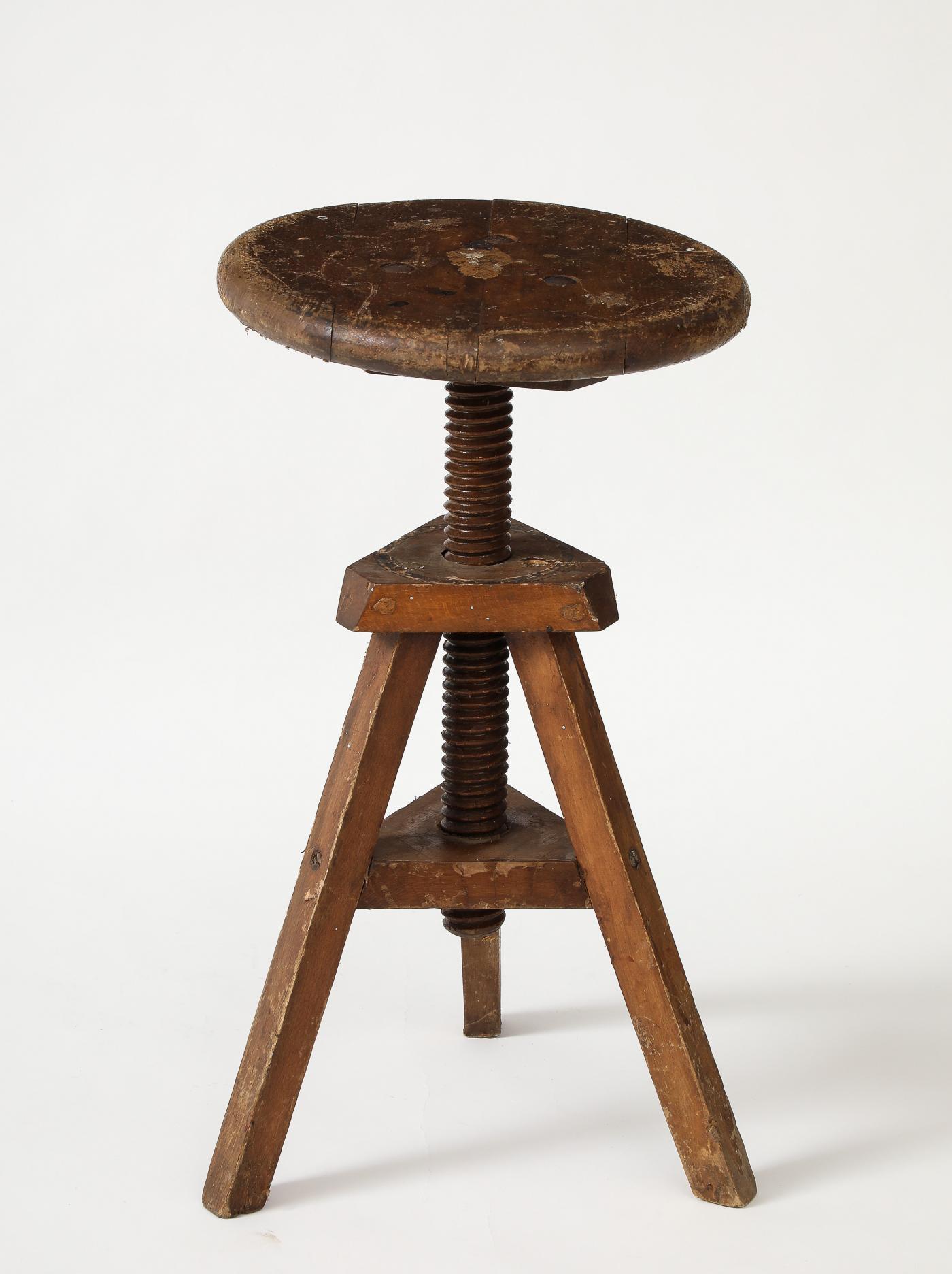 ADJUSTABLE CARPENTER'S STOOL