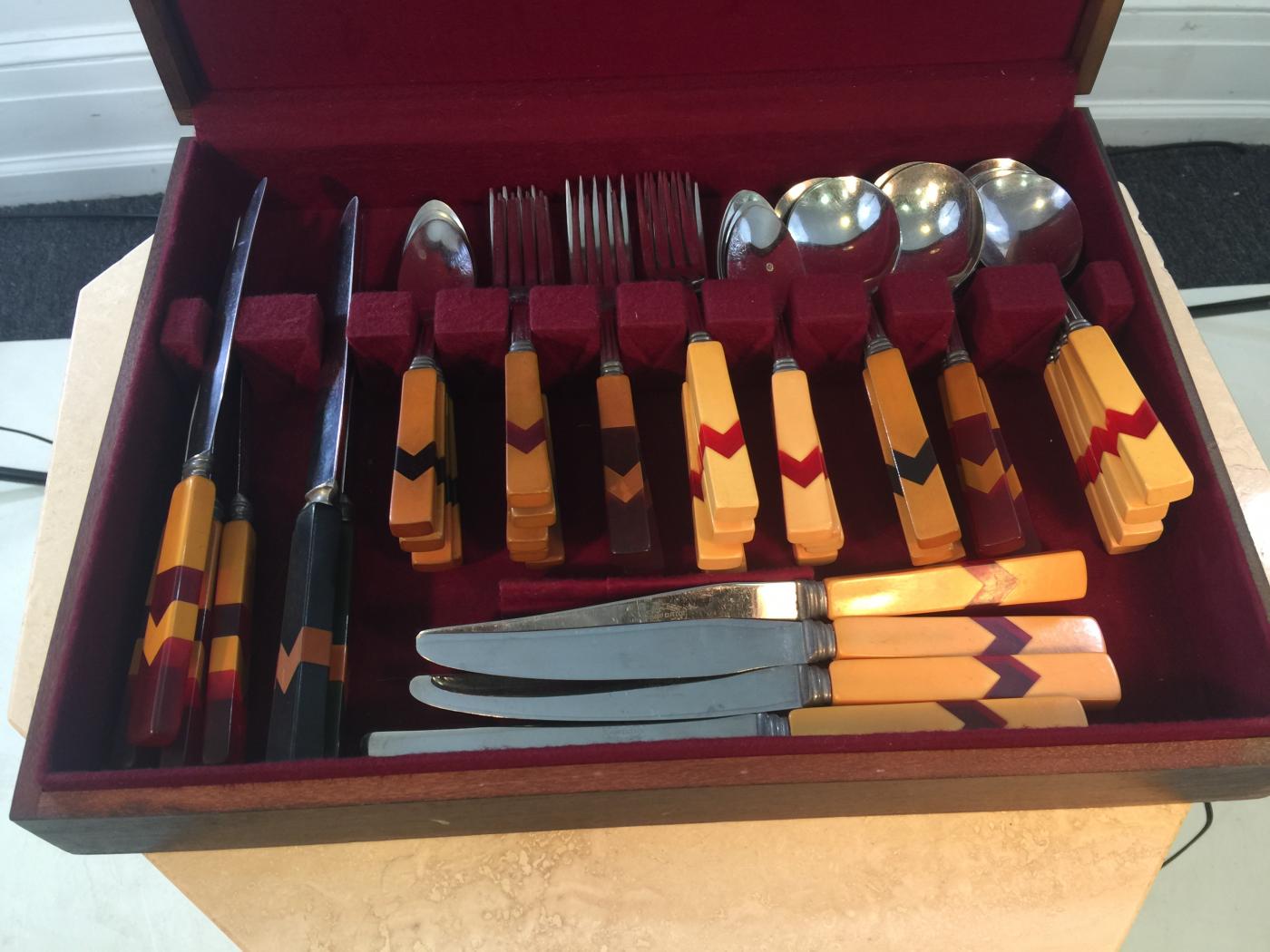 ART DECO TWO TONE BAKELITE CUTLERY SET