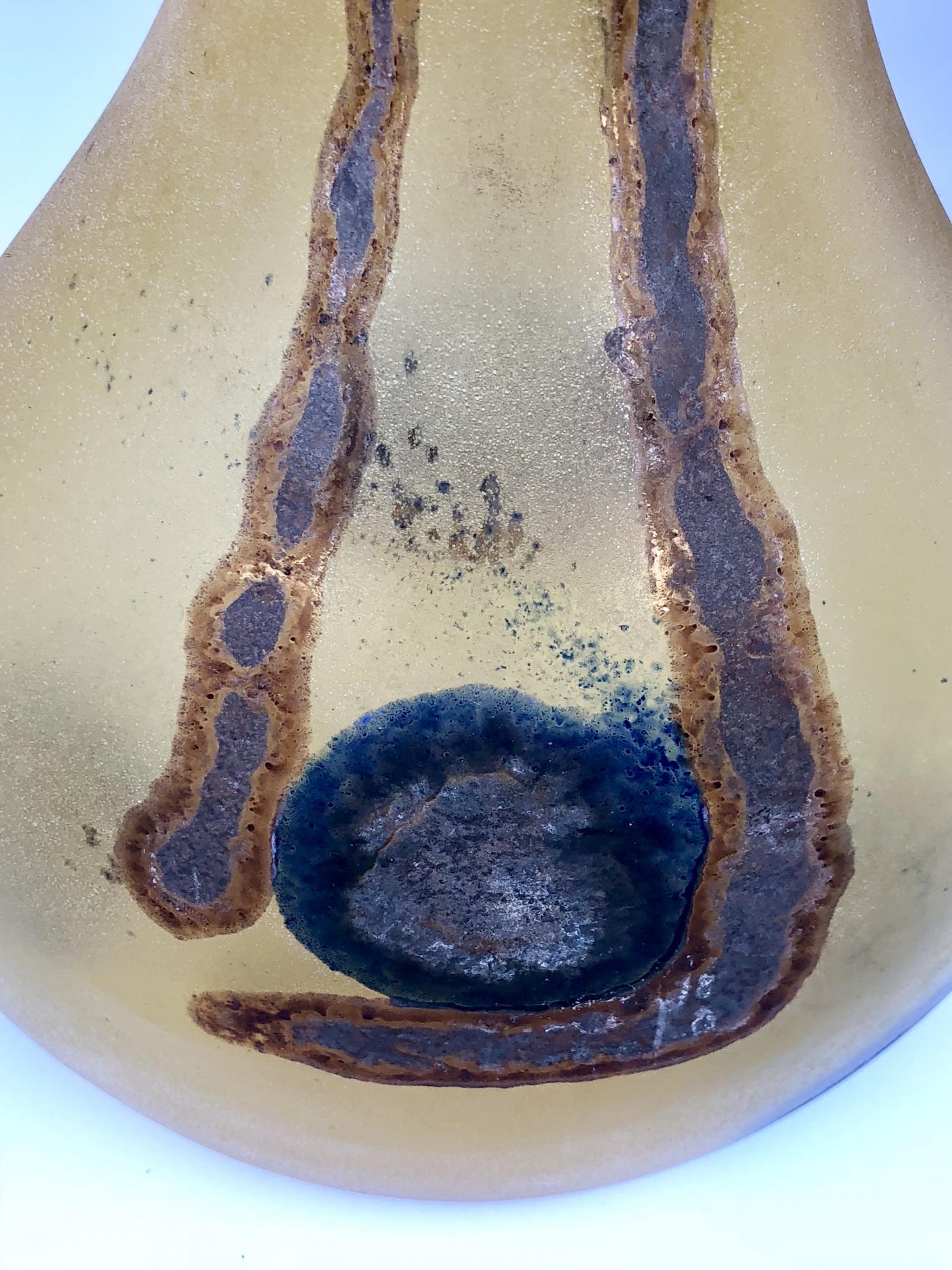 Alfredo Barbini - A large and striking 'scavo' vase signed and labeled ...