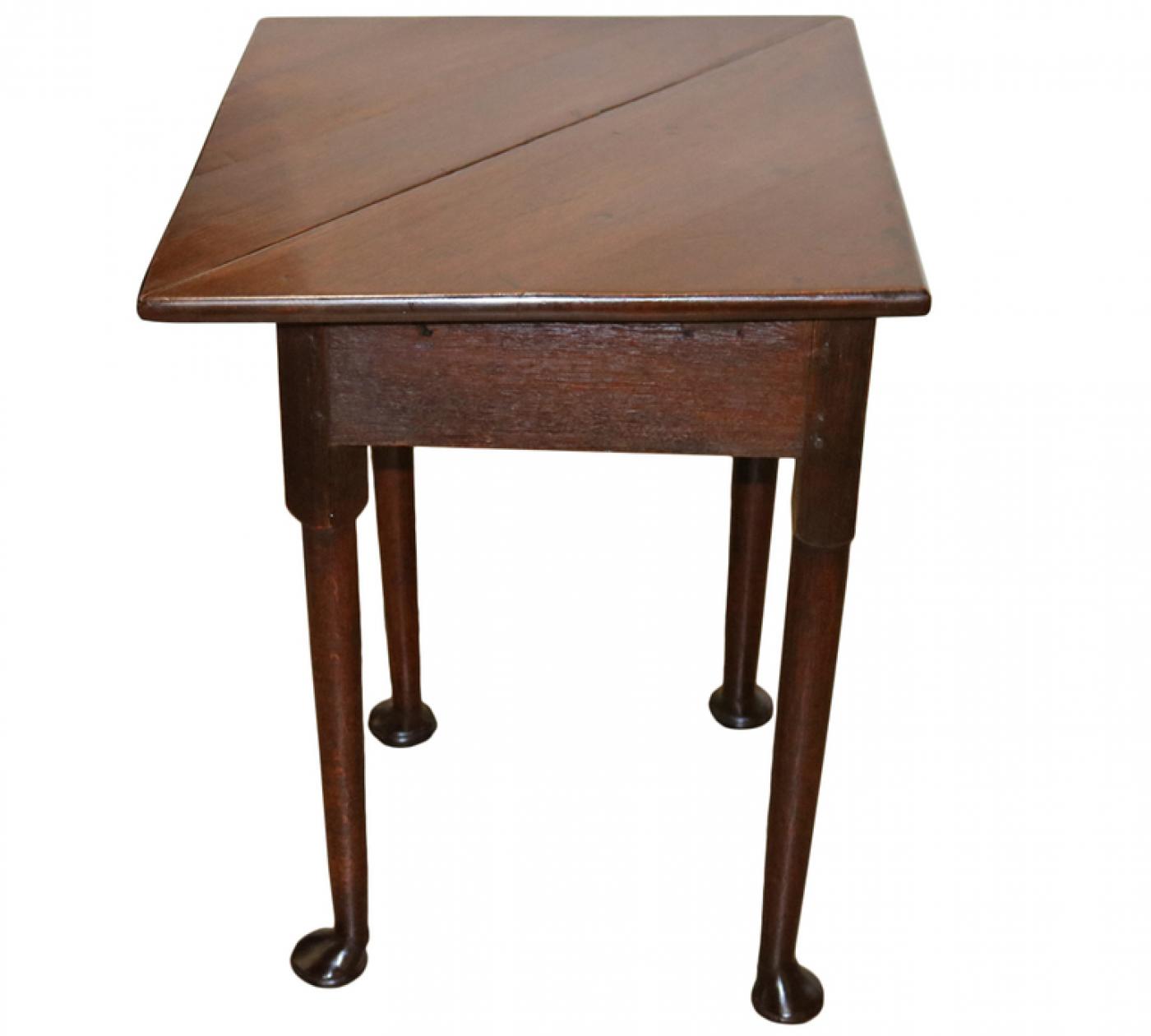 An Early 18th Century Queen Anne Well-Patinated Oak Envelope Table