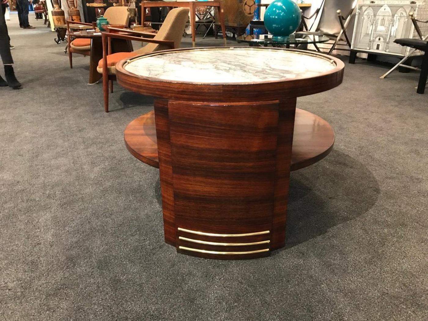 Andre Domin - Elegant art deco walnut gueridon by Masion Dominique