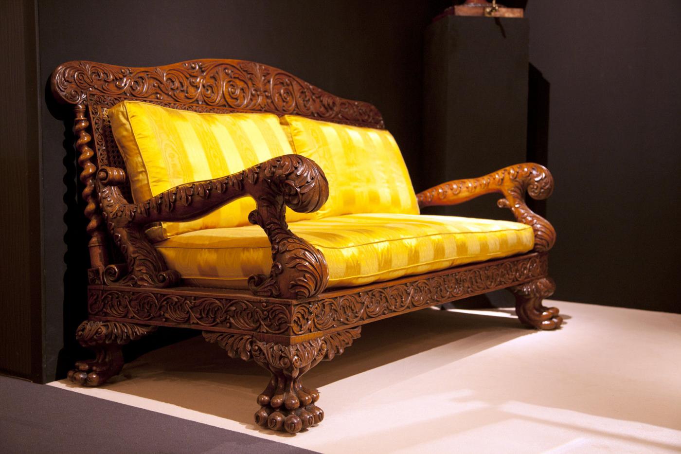 Antique Indian (Bombay) Padouk Wood Exotic, Superbly Carved Settee